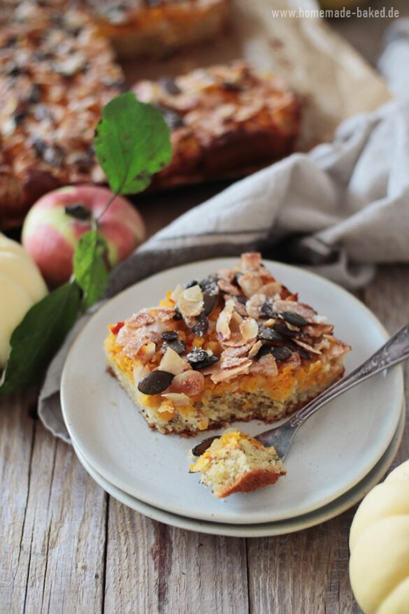 Schneller Apfel-Kürbis-Kuchen mit Knusperkruste und Nüssen: Herbstlicher Blechkuchen