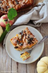 Schneller Apfel-Kürbis-Kuchen mit Knusperkruste und Nüssen: Herbstlicher Blechkuchen