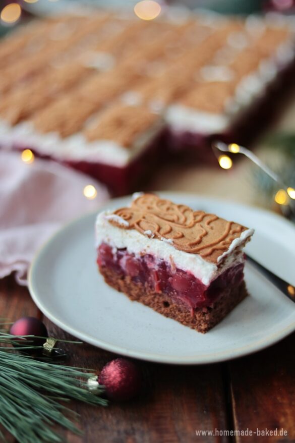 Spekulatius Kirsch Schnitten: Ein weihnachtlicher Blechkuchen