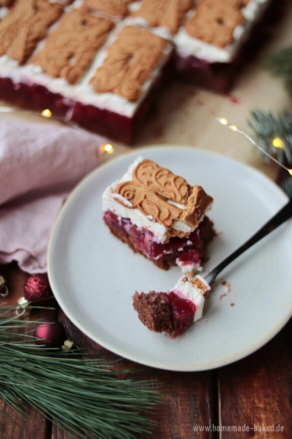 Spekulatius Kirsch Schnitten: Ein weihnachtlicher Blechkuchen