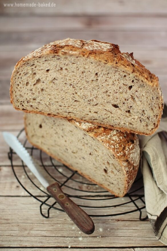 Einfaches Sauerteigbrot mit Saaten: Topfbrot mit Leinsamen, Sesam und ...